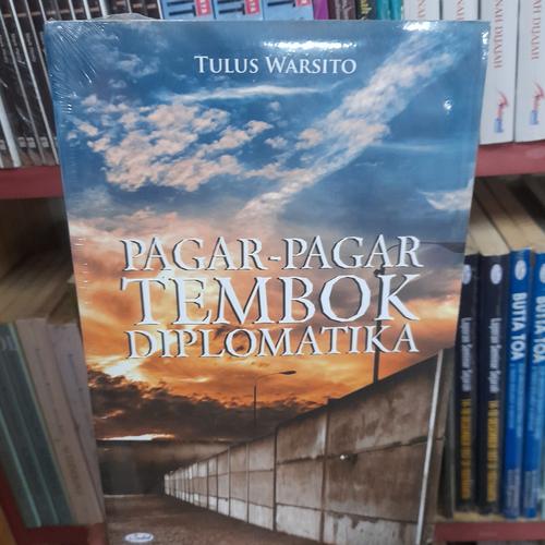 Jual Pagar-Pagar Tembok Diplomatika - Tulus Warsito Buku Original - Kab ...