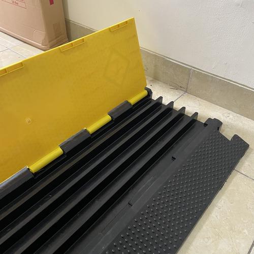 Jual Polisi Tidur Kabel / Speed Bump Cable Ramp Protector 5 Line ...
