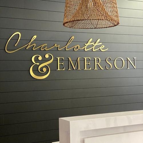 Jual Papan Nama Acrylic Timbul Mirror Backdrop 3D Logo Silver Gold ...
