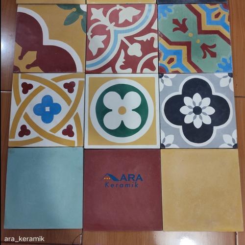 Jual Tegel Ubin 20x20 / Tegel Vintage Klasik / Ubin Tegel Motif Random ...