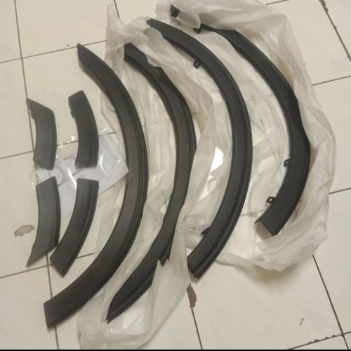 Jual Over Fender Bodykit BODY KIT Innova Venturer Facelift 2022 ORI ...