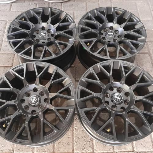Jual VELG MOBIL BEKAS R15 MOMO R15X7 8X100-114ET35 - Kota Balikpapan ...