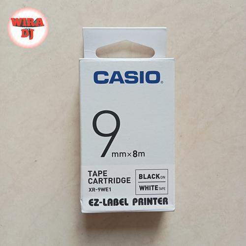 Jual EZ-LABEL PRINTER CASIO 9mm BLACK ON WHITE TAPE XR-9WE1 ORIGINAL ...