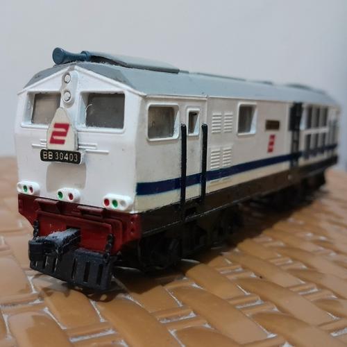 Jual MINIATUR KERETA API INDONESIA LOKOMOTIF BB304 PERUMKA AGUNG CRAFT ...
