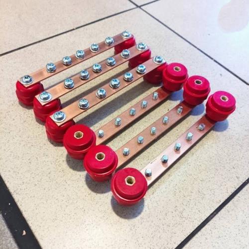 Jual busbar isolator 2mm x 15mm x 220mm 10 lubang + 2 isolator merah ...