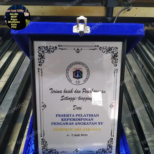Jual Plakat kayu akrilik custom cetak + box beludru pengerjaan cepat ...