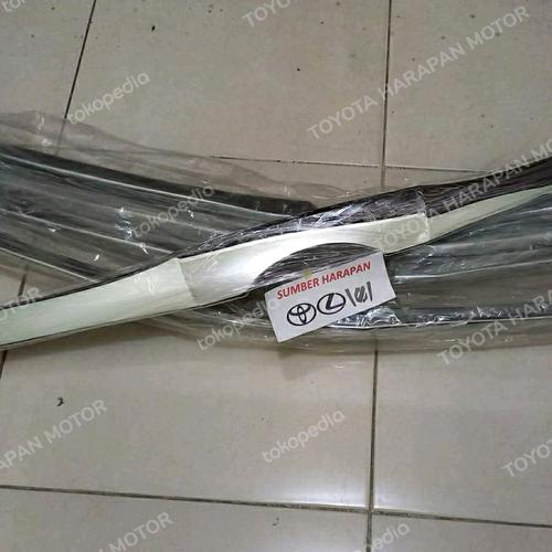 Jual hood moulding list kap mesin innova grand barong original 75771 ...