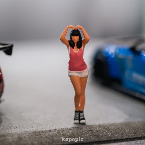 Jual Figure open side tank top girl 4 skala 1/64 custom miniature KS173 ...