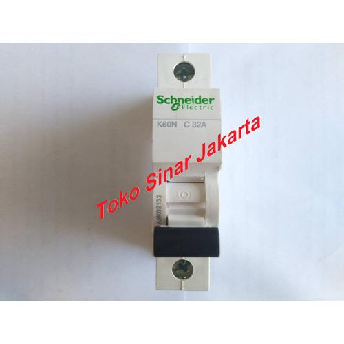 Jual MCB Mini Circuit Breaker Listrik 1P 1 Phase SCHNEIDER HITAM BULAT ...