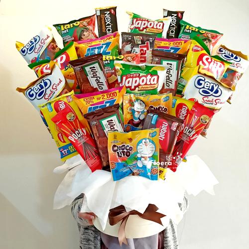 Jual Bloom box snack Buket bunga cemilan hadiah ulang tahun kado wisuda ...