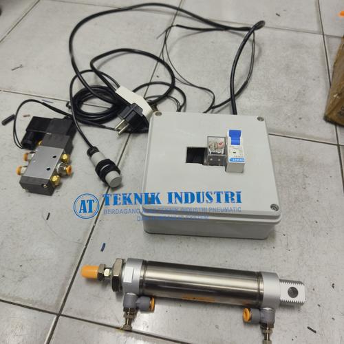 Jual Pneumatic Cylinder 32x50 Set Sensor proximity Switch - Jakarta ...