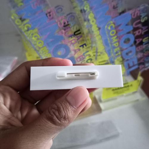 Jual NAME TAG PAPAN NAMA DADA AKRILIK PENITI MAGNET CUSTOM - PENITI ...