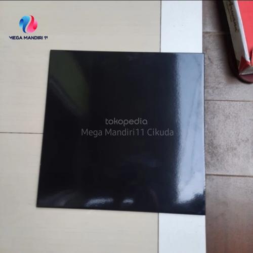 Jual KERAMIK LANTAI Hitam 40X40 ARWANA Black GLOSSY - Kab. Bogor - Mega ...