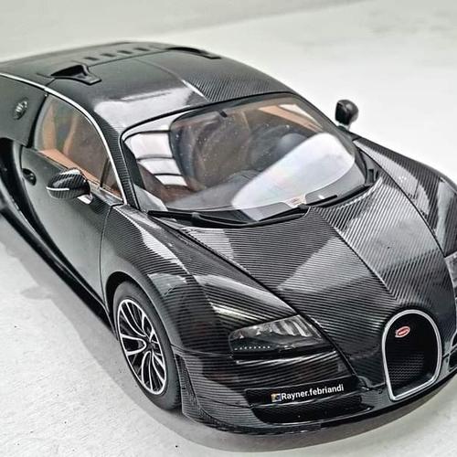Jual Autoart Bugatti Veyron Full Carbon Black on Beige skala 1:18 ...