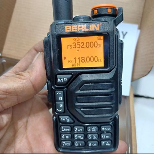 Jual HT BERLIN BL558 Walkie talkie Original VHF UHF - Jakarta Pusat ...