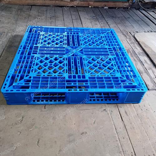 Jual pallet plastik UK 110×110×15 palet plastik bekas warna biru ...