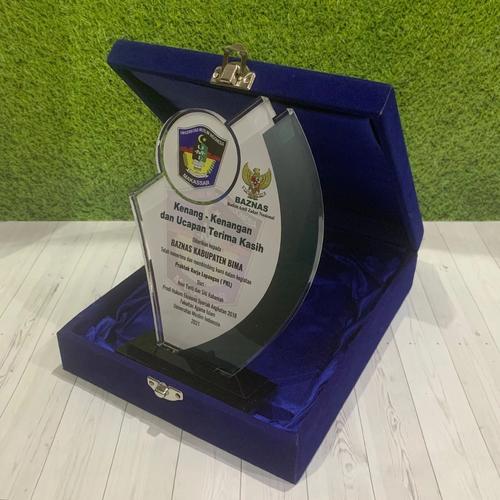 Jual Hadiah kenang-kenangan plakat/ucapan terima kasih/trophy akrilik ...