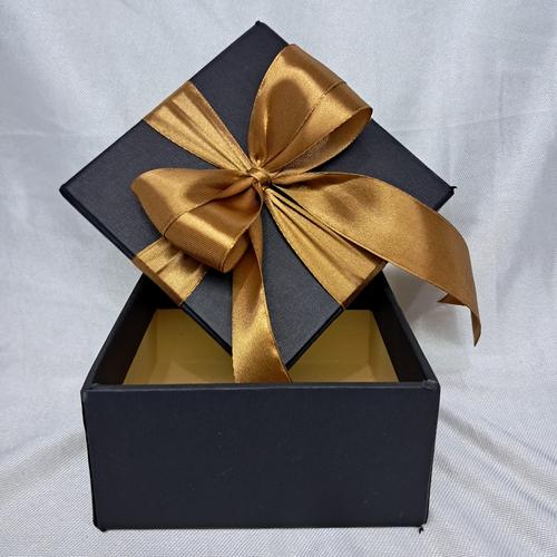 Jual kotak kado gift box + 10x10x5 cm + berpita + tanpa pita - Cream ...