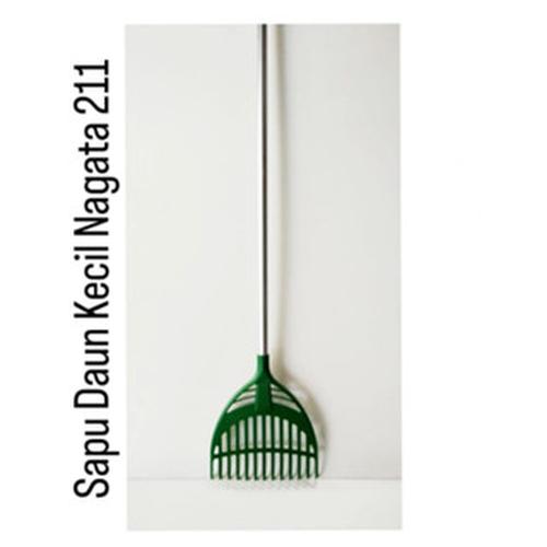 Jual Sapu Taman Daun Nagata / Garuk Sapu Taman / Leaf Broom For Garden ...