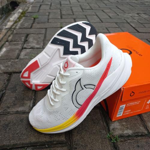 Jual Sepatu Running Ortuseight Hyperglide 2.0 - 100% ORIGINAL - Putih ...