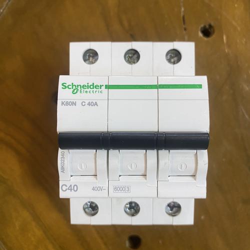 Jual MCB 40A 3P Schneider - Jakarta Pusat - Quizel Electric | Tokopedia