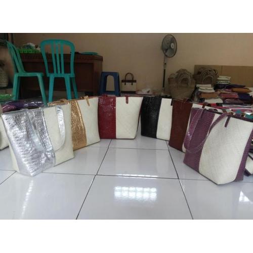 Jual - TAS ANYAMAN PANDAN MODEL BENDERA / TAS ANYAMAN PANDAN UNIK 2 ...
