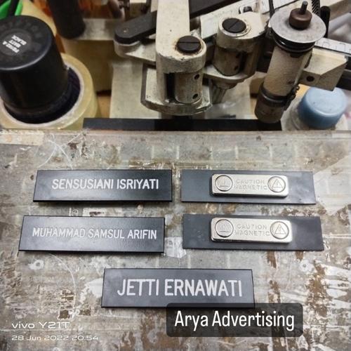 Jual Papan nama/name tag grafir hitam doff ukuran 2x8 cm - MAGNET ...