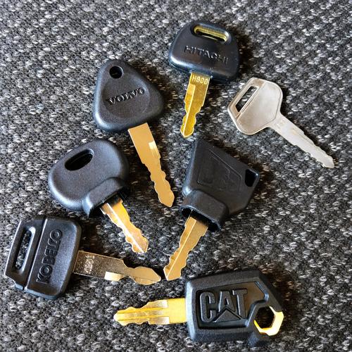 Jual 7 buah kunci masterkey alat berat CAT KOMATSU HITACHI VOLVO ...