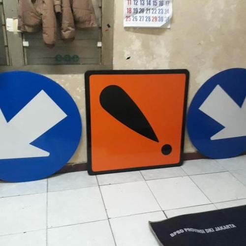 Jual [Dijual] Rambu Arah panah. rambu arah kanan. rambu arah kiri ...