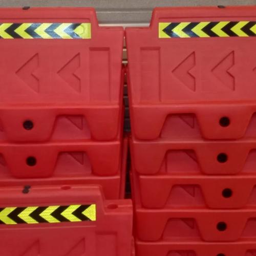 Jual ROAD BARRIER SUSUN / PEMBATAS JALAN SUSUN LEBAR 60CM PANJANG 90 CM ...