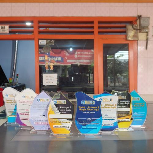 Jual Plakat Akrilik Free Design Tebal 5 mm/ Maklon Plakat Akrilik - 8 ...