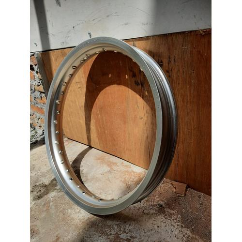 Jual velg wr ring 18 ori copotan motor wr 155 ukur 215 velk belakang ...
