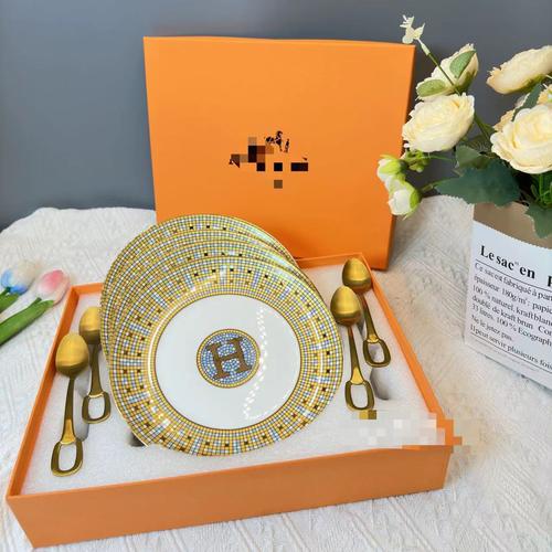 Jual Dining Set Versace Medusa / Piring Set Dior / Piring Makan Set ...