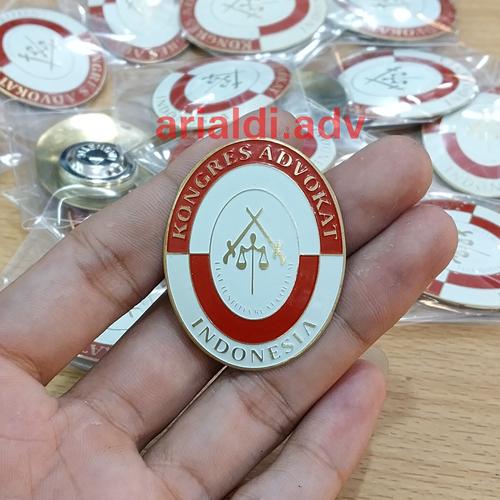 Jual pin KAI kuningan magnet pin kongres advokat indonesia magnet ...