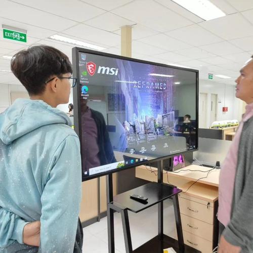 Jual Smartboard Interactive 65" + Standing Bracket - Kota Semarang ...
