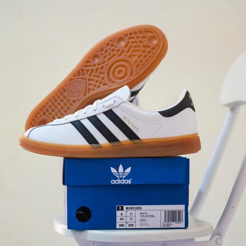 Jual Sepatu Sneakers Pria Adidas Munchen White Black BNIB - Putih, 42 ...