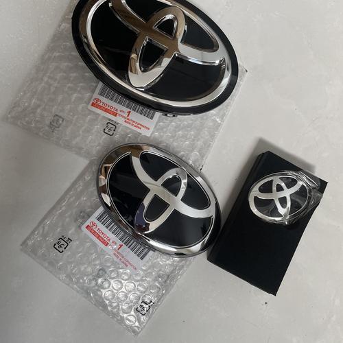 Jual Emblem black Toyota Innova Zenix glossy glass look hitam logo ...