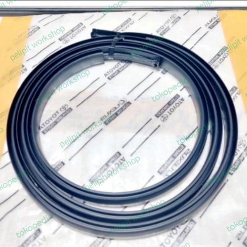 Jual Moulding roof/karet atap innova lama - kiri - Kota Bekasi ...