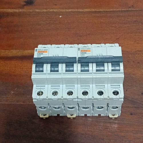 Jual mcb 3p 63a C60N multi9 MERLIN GERIN - Kota Surabaya - ElektrikjayaOLSHOP | Tokopedia