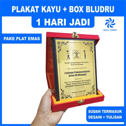 Jual PLAKAT VANDEL PIAGAM KAYU + BOX BLUDRU CUSTOM - Biru, Polosan ...