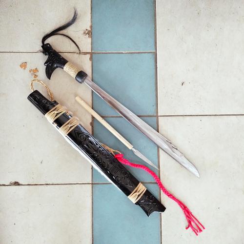 Jual mandau senjata khas dayak. mandau dayak. mandau kalimantan 65 cm ...