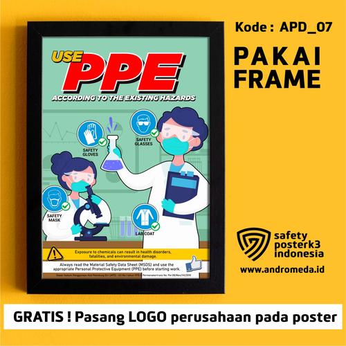 Jual Safety Poster K3: APD Kimia Laboratorium _ Bahasa Inggris + Frame ...