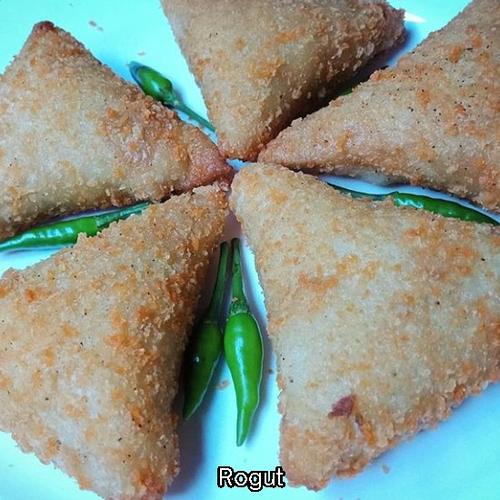 Jual Risol segitiga isi rogut - Sayur - Jakarta Timur - TOKOKUEALFATIH ...