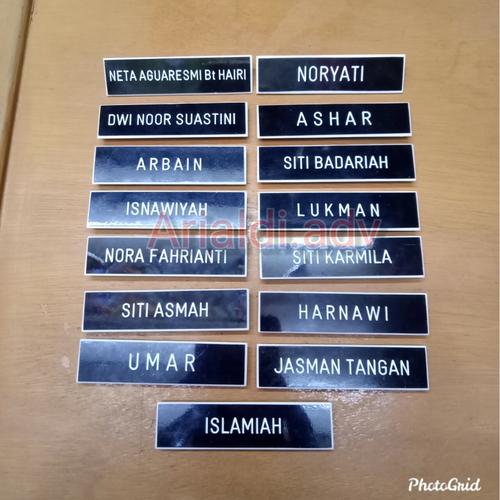 Jual papan nama dada grafir hitam list putih nametag grafir magnet ...