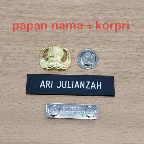 Jual satu set papan nama dada hitam doff full + pin korpri magnet ...