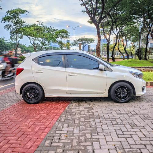 Jual Velg Racing Mobil Honda Brio HSR NARITA R15 Pcd 4x100 Lebar 7 inch ...