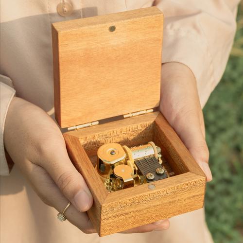 Jual Kotak Kayu Musik Kayu Kado Ulang Tahun / Wooden Music Box Small ...