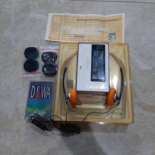 Jual Sony Walkman WM-7 Retro 1985 Mulus Kolektor Only Headset Original ...