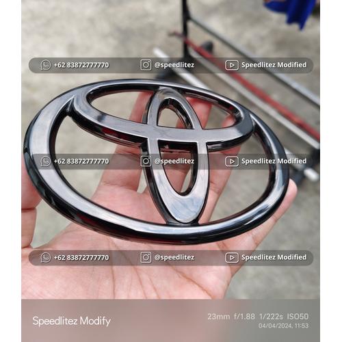 Jual Emblem Logo Black Chrome Toyota Innova Zenix 2022 - UP BELAKANG ...