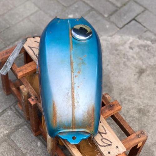 Jual YO_ Tangki Tengki Glatik CB 100/125 Original Repaint Model Bladus ...